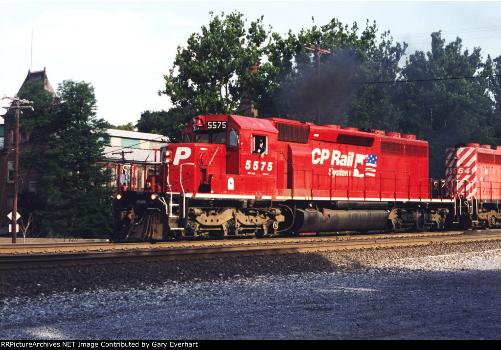 CP SD40-2 #5575 & SD40 #5564 - Canadian Pacific